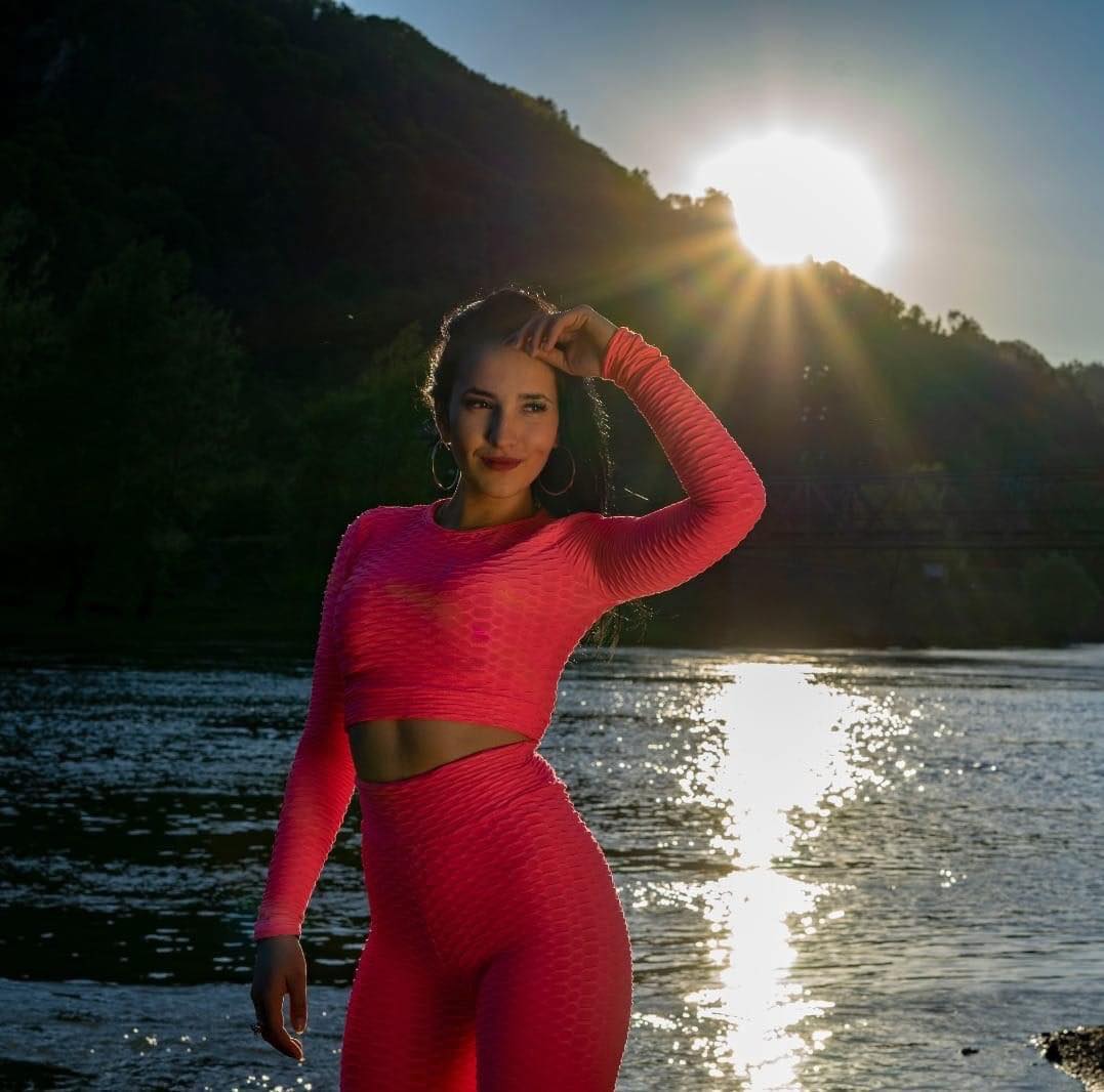 Laura - Luxury ALLE Massage